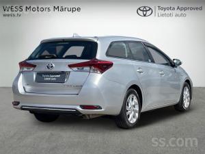 Grey Toyota Auris 2016 in Riga, with an engine capacity of 1.80 L and mileage of 135 thousand km for 12990 €, photo 3 on AUTOMOTO.COM.LV