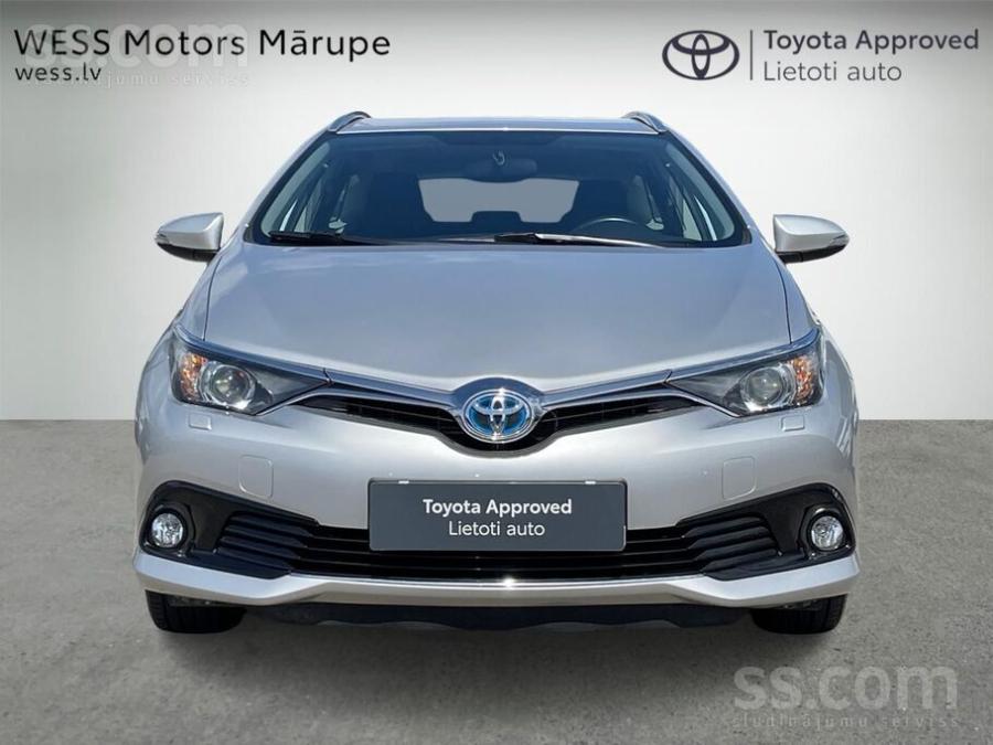 Grey Toyota Auris 2016 in Riga, with an engine capacity of 1.80 L and mileage of 135 thousand km for 12990 €, photo 6 on AUTOMOTO.COM.LV