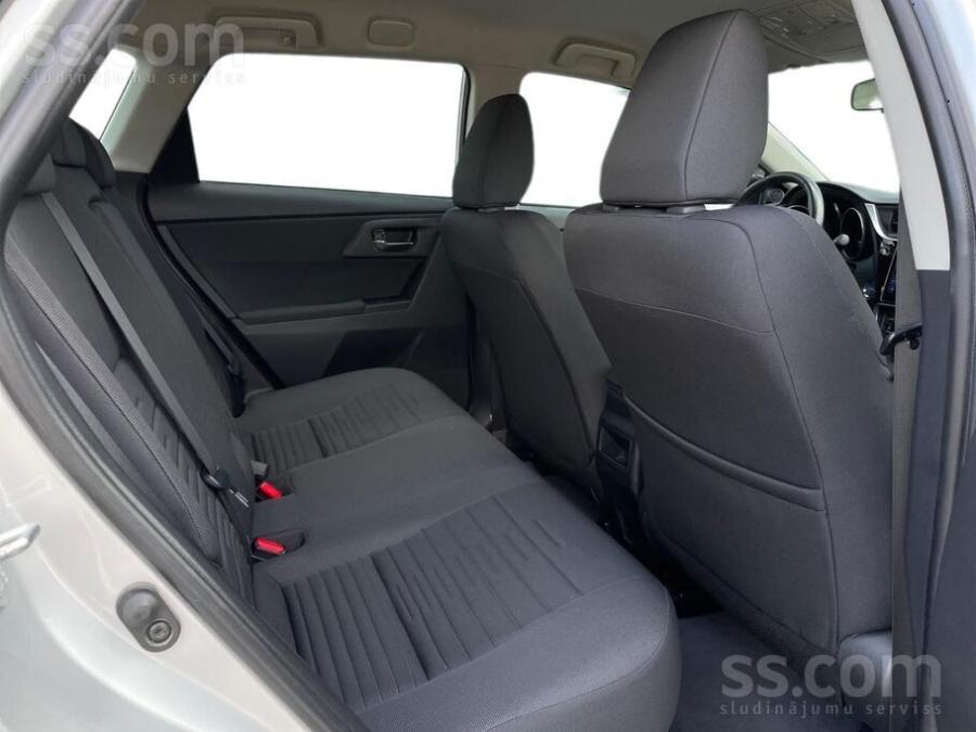 Grey Toyota Auris 2016 in Riga, with an engine capacity of 1.80 L and mileage of 135 thousand km for 12990 €, photo 8 on AUTOMOTO.COM.LV