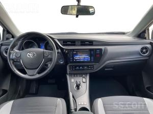 Grey Toyota Auris 2016 in Riga, with an engine capacity of 1.80 L and mileage of 135 thousand km for 12990 €, photo 9 on AUTOMOTO.COM.LV