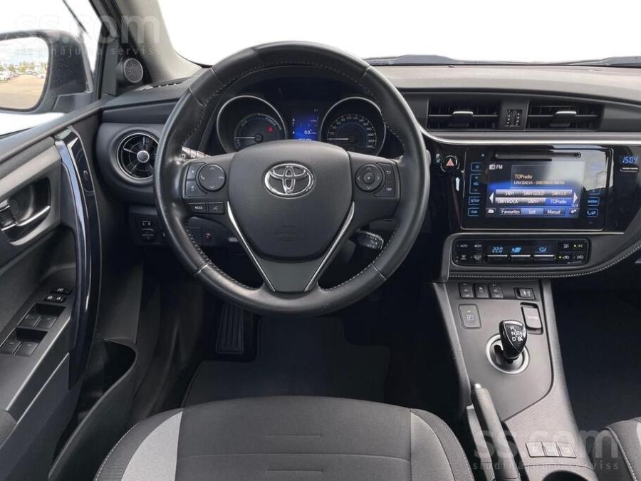 Grey Toyota Auris 2016 in Riga, with an engine capacity of 1.80 L and mileage of 135 thousand km for 12990 €, photo 10 on AUTOMOTO.COM.LV