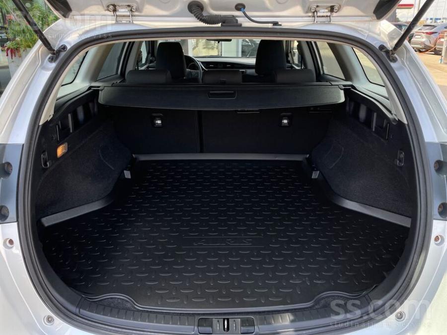 Grey Toyota Auris 2016 in Riga, with an engine capacity of 1.80 L and mileage of 135 thousand km for 12990 €, photo 11 on AUTOMOTO.COM.LV