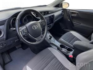 Grey Toyota Auris 2016 in Riga, with an engine capacity of 1.80 L and mileage of 135 thousand km for 12990 €, photo 12 on AUTOMOTO.COM.LV