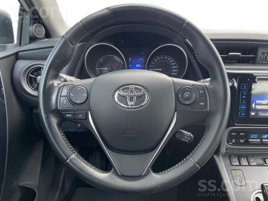 Grey Toyota Auris 2016 in Riga, with an engine capacity of 1.80 L and mileage of 135 thousand km for 12990 €, photo 13 on AUTOMOTO.COM.LV