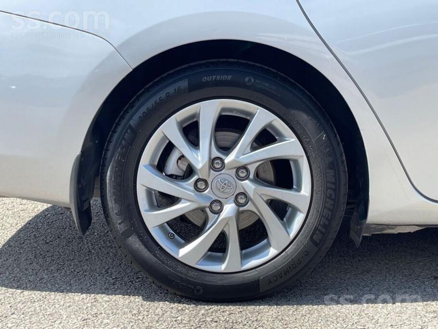 Grey Toyota Auris 2016 in Riga, with an engine capacity of 1.80 L and mileage of 135 thousand km for 12990 €, photo 16 on AUTOMOTO.COM.LV
