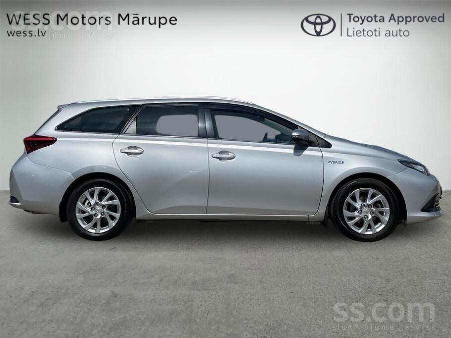 Grey Toyota Auris 2016 in Riga, with an engine capacity of 1.80 L and mileage of 135 thousand km for 12990 €, photo 17 on AUTOMOTO.COM.LV