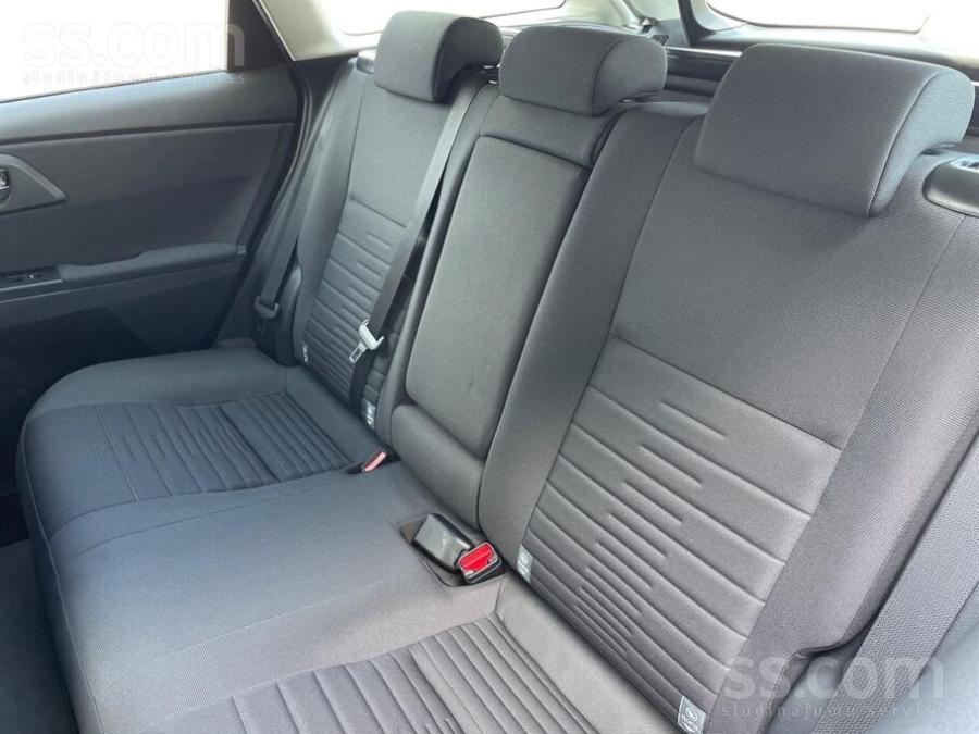 Grey Toyota Auris 2016 in Riga, with an engine capacity of 1.80 L and mileage of 135 thousand km for 12990 €, photo 20 on AUTOMOTO.COM.LV