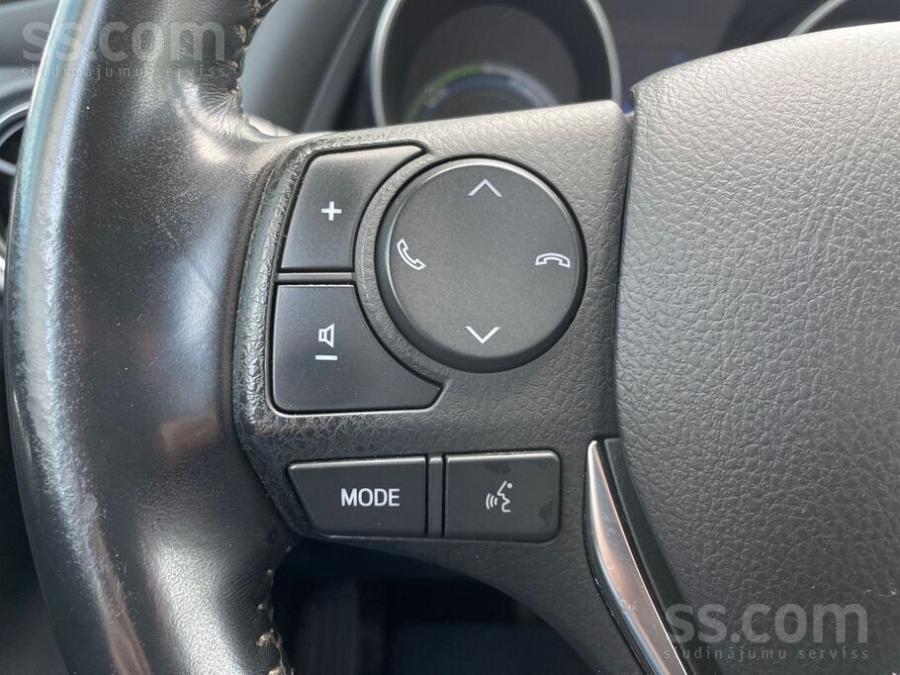Grey Toyota Auris 2016 in Riga, with an engine capacity of 1.80 L and mileage of 135 thousand km for 12990 €, photo 22 on AUTOMOTO.COM.LV