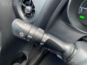 Grey Toyota Auris 2016 in Riga, with an engine capacity of 1.80 L and mileage of 135 thousand km for 12990 €, photo 24 on AUTOMOTO.COM.LV