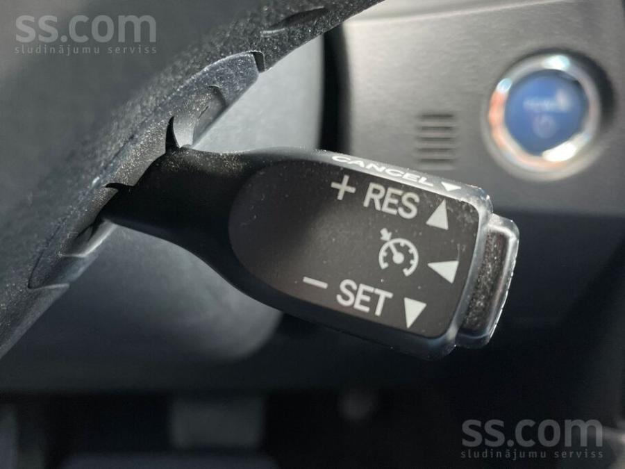 Grey Toyota Auris 2016 in Riga, with an engine capacity of 1.80 L and mileage of 135 thousand km for 12990 €, photo 26 on AUTOMOTO.COM.LV