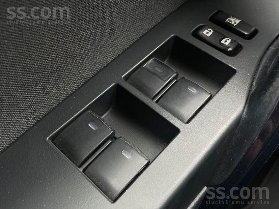 Grey Toyota Auris 2016 in Riga, with an engine capacity of 1.80 L and mileage of 135 thousand km for 12990 €, photo 27 on AUTOMOTO.COM.LV