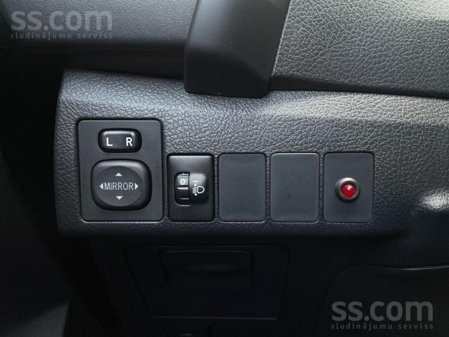 Grey Toyota Auris 2016 in Riga, with an engine capacity of 1.80 L and mileage of 135 thousand km for 12990 €, photo 28 on AUTOMOTO.COM.LV