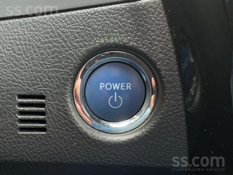 Grey Toyota Auris 2016 in Riga, with an engine capacity of 1.80 L and mileage of 135 thousand km for 12990 €, photo 29 on AUTOMOTO.COM.LV