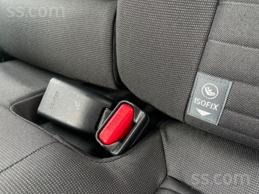 Grey Toyota Auris 2016 in Riga, with an engine capacity of 1.80 L and mileage of 135 thousand km for 12990 €, photo 31 on AUTOMOTO.COM.LV