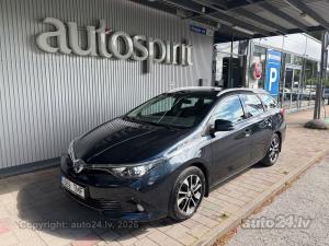Pelēks Toyota Auris 2016 Tallina, ar dzinēja tilpumu 1.60 L un nobraukumu 130 tūkst. km par 11490 €, foto  vietnē AUTOMOTO.COM.LV