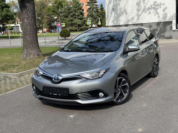 Pelēks Toyota Auris 2016 Kauņa, ar dzinēja tilpumu 1.80 L un nobraukumu 222 tūkst. km par 11550 €, foto 1 vietnē AUTOMOTO.COM.LV