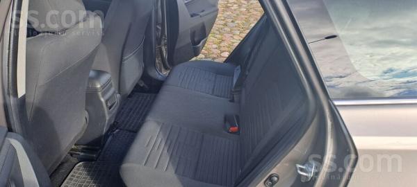 Grey Toyota Auris 2016 in Daugavpils, with an engine capacity of 1.60 L and mileage of 185 thousand km for 6200 €, photo 6 on AUTOMOTO.COM.LV
