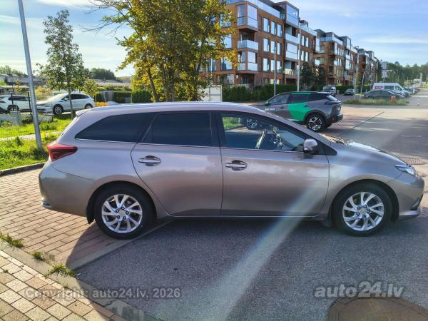Toyota Auris 2016 Tallina vietnē Pelēks Toyota Auris 2016 Tallina, ar dzinēja tilpumu 1.60 L un nobraukumu 231 tūkst. km par 7900 €, foto 5 vietnē AUTOMOTO.COM.LV