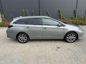 Grey Toyota Auris 2016 in Vilnius, with an engine capacity of 1.80 L and mileage of 180 thousand km for 11950 €, photo 5 on AUTOMOTO.COM.LV
