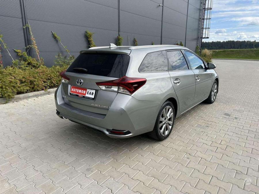 Grey Toyota Auris 2016 in Vilnius, with an engine capacity of 1.80 L and mileage of 180 thousand km for 11950 €, photo 7 on AUTOMOTO.COM.LV