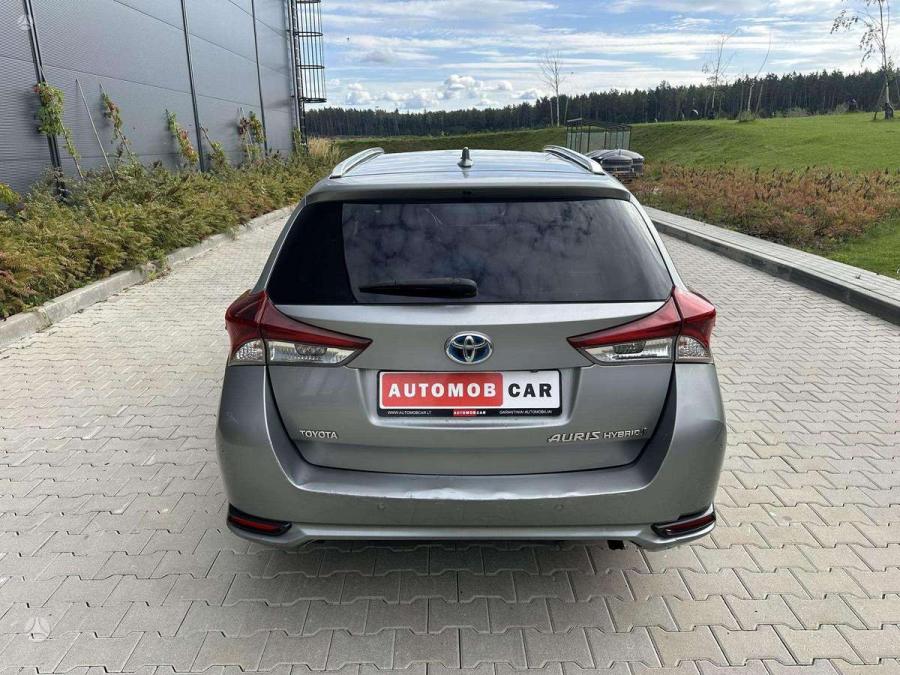 Grey Toyota Auris 2016 in Vilnius, with an engine capacity of 1.80 L and mileage of 180 thousand km for 11950 €, photo 8 on AUTOMOTO.COM.LV