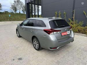 Grey Toyota Auris 2016 in Vilnius, with an engine capacity of 1.80 L and mileage of 180 thousand km for 11950 €, photo 9 on AUTOMOTO.COM.LV