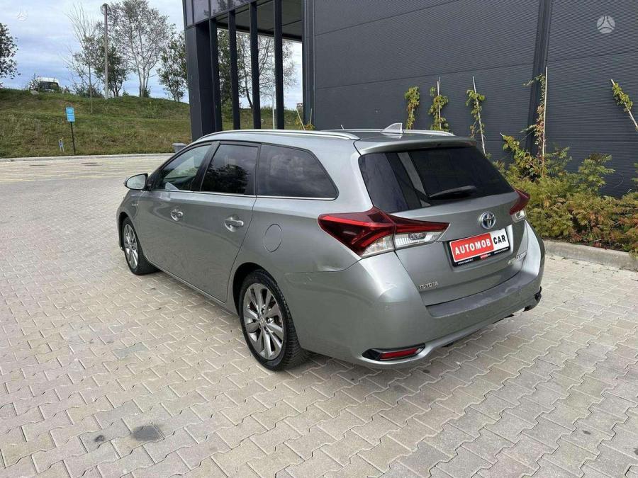 Grey Toyota Auris 2016 in Vilnius, with an engine capacity of 1.80 L and mileage of 180 thousand km for 11950 €, photo 9 on AUTOMOTO.COM.LV