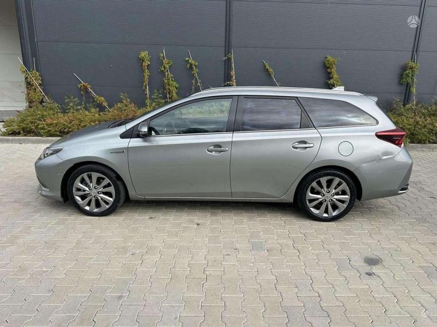 Grey Toyota Auris 2016 in Vilnius, with an engine capacity of 1.80 L and mileage of 180 thousand km for 11950 €, photo 11 on AUTOMOTO.COM.LV