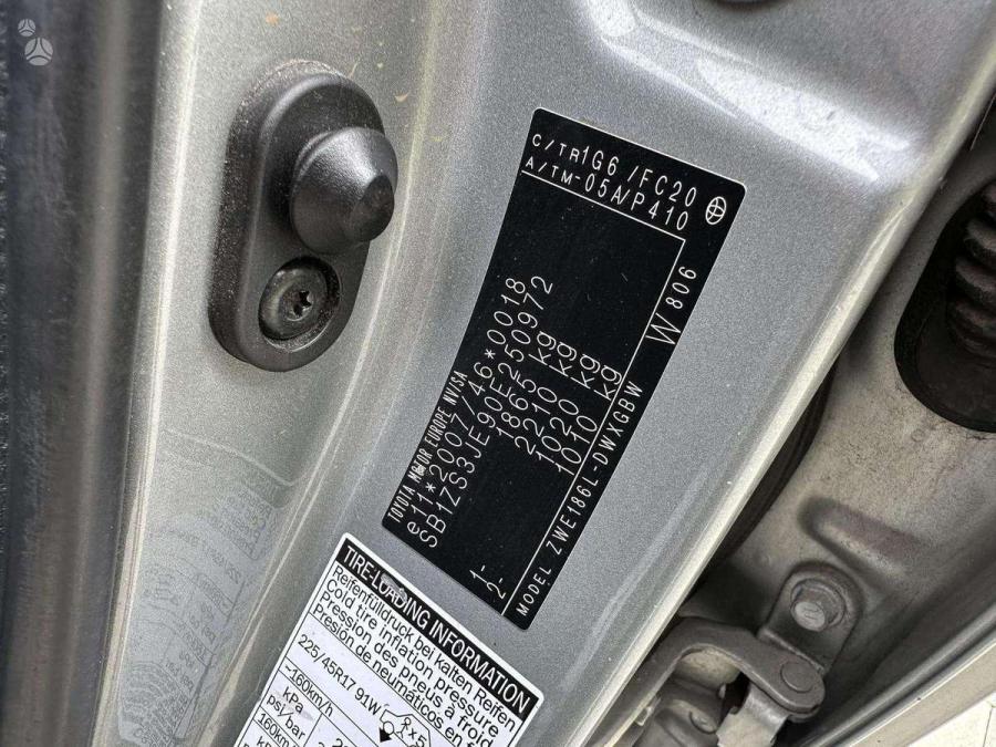 Grey Toyota Auris 2016 in Vilnius, with an engine capacity of 1.80 L and mileage of 180 thousand km for 11950 €, photo 15 on AUTOMOTO.COM.LV