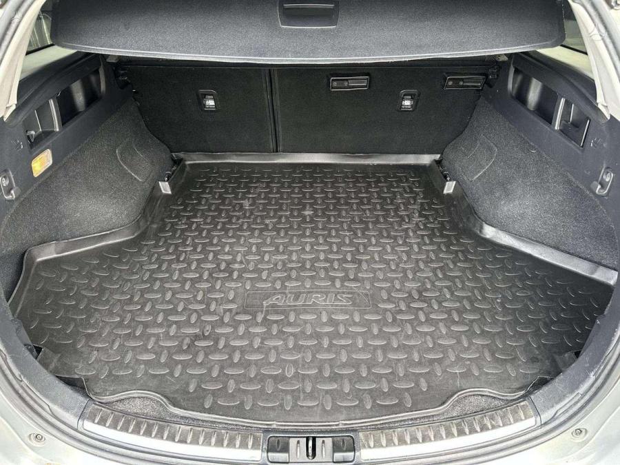 Grey Toyota Auris 2016 in Vilnius, with an engine capacity of 1.80 L and mileage of 180 thousand km for 11950 €, photo 21 on AUTOMOTO.COM.LV