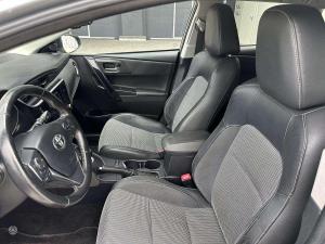 Grey Toyota Auris 2016 in Vilnius, with an engine capacity of 1.80 L and mileage of 180 thousand km for 11950 €, photo 22 on AUTOMOTO.COM.LV