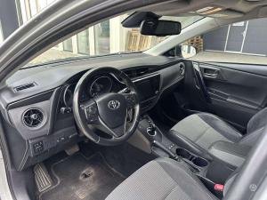 Grey Toyota Auris 2016 in Vilnius, with an engine capacity of 1.80 L and mileage of 180 thousand km for 11950 €, photo 23 on AUTOMOTO.COM.LV