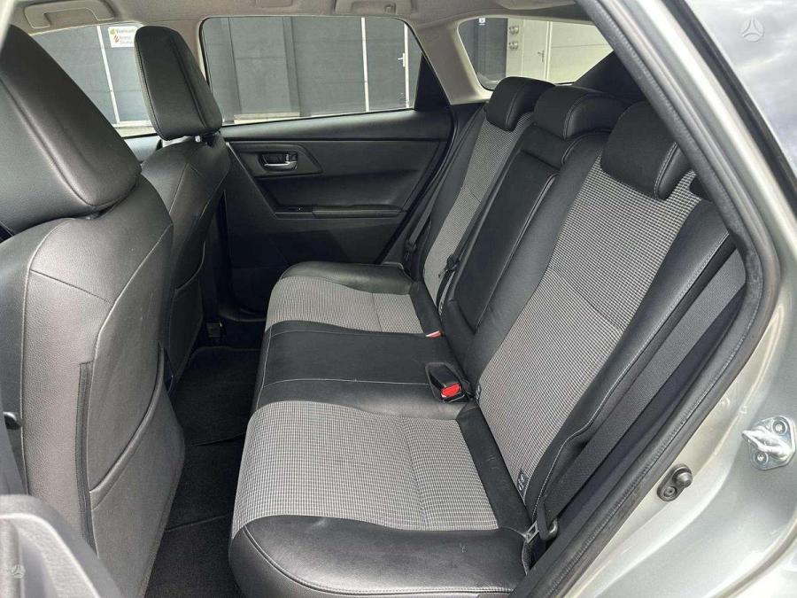 Grey Toyota Auris 2016 in Vilnius, with an engine capacity of 1.80 L and mileage of 180 thousand km for 11950 €, photo 24 on AUTOMOTO.COM.LV