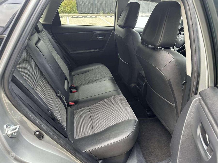 Grey Toyota Auris 2016 in Vilnius, with an engine capacity of 1.80 L and mileage of 180 thousand km for 11950 €, photo 27 on AUTOMOTO.COM.LV