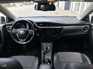 Grey Toyota Auris 2016 in Vilnius, with an engine capacity of 1.80 L and mileage of 180 thousand km for 11950 €, photo 28 on AUTOMOTO.COM.LV
