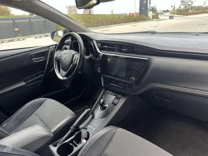 Grey Toyota Auris 2016 in Vilnius, with an engine capacity of 1.80 L and mileage of 180 thousand km for 11950 €, photo 31 on AUTOMOTO.COM.LV