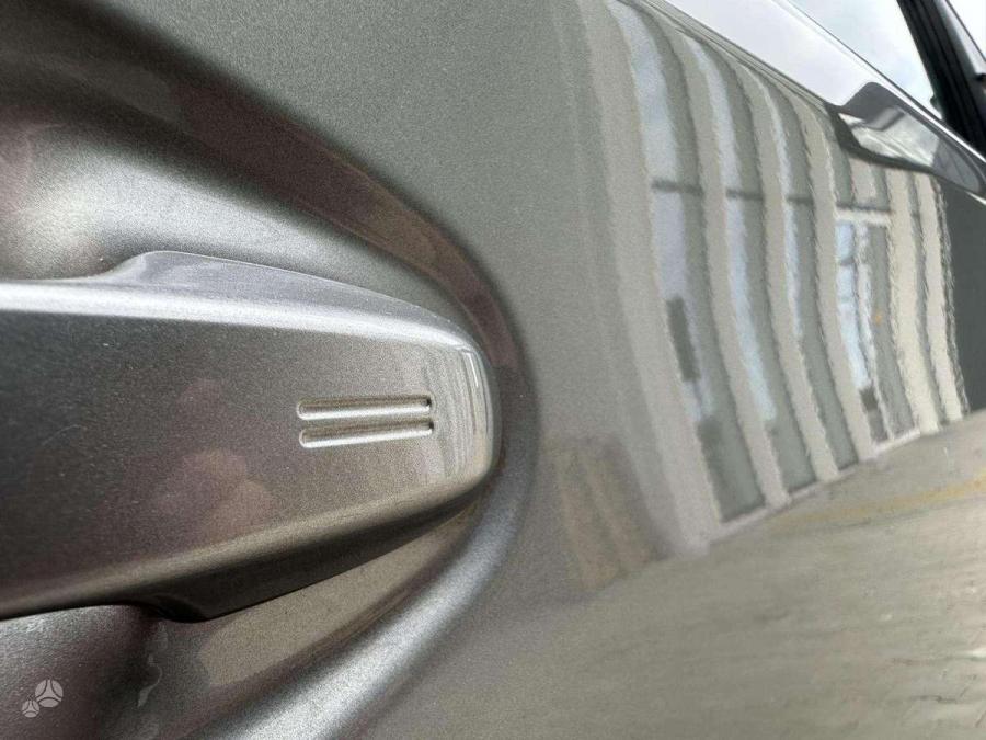 Grey Toyota Auris 2016 in Vilnius, with an engine capacity of 1.80 L and mileage of 180 thousand km for 11950 €, photo 35 on AUTOMOTO.COM.LV
