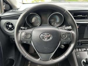 Grey Toyota Auris 2016 in Vilnius, with an engine capacity of 1.80 L and mileage of 180 thousand km for 11950 €, photo 36 on AUTOMOTO.COM.LV