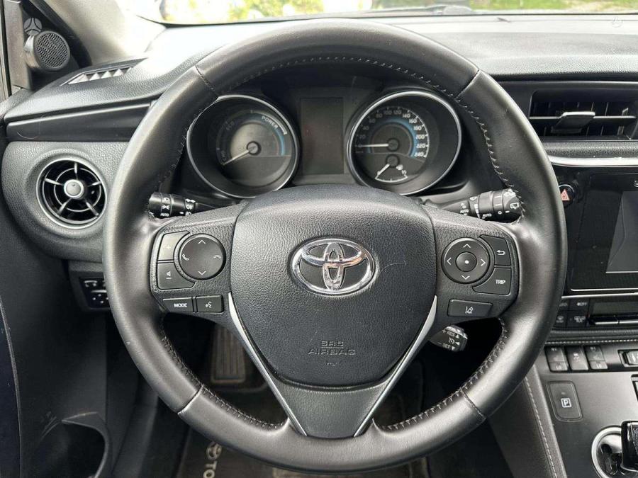 Grey Toyota Auris 2016 in Vilnius, with an engine capacity of 1.80 L and mileage of 180 thousand km for 11950 €, photo 36 on AUTOMOTO.COM.LV
