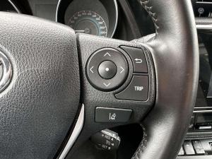 Grey Toyota Auris 2016 in Vilnius, with an engine capacity of 1.80 L and mileage of 180 thousand km for 11950 €, photo 38 on AUTOMOTO.COM.LV
