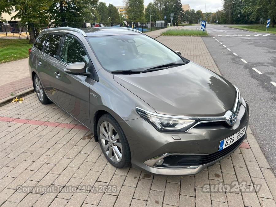Pelēks Toyota Auris 2016 Pērnava, ar dzinēja tilpumu 1.80 L un nobraukumu 160 tūkst. km par 12999 €, foto 4 vietnē AUTOMOTO.COM.LV