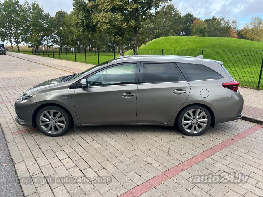 Pelēks Toyota Auris 2016 Pērnava, ar dzinēja tilpumu 1.80 L un nobraukumu 160 tūkst. km par 12999 €, foto 5 vietnē AUTOMOTO.COM.LV
