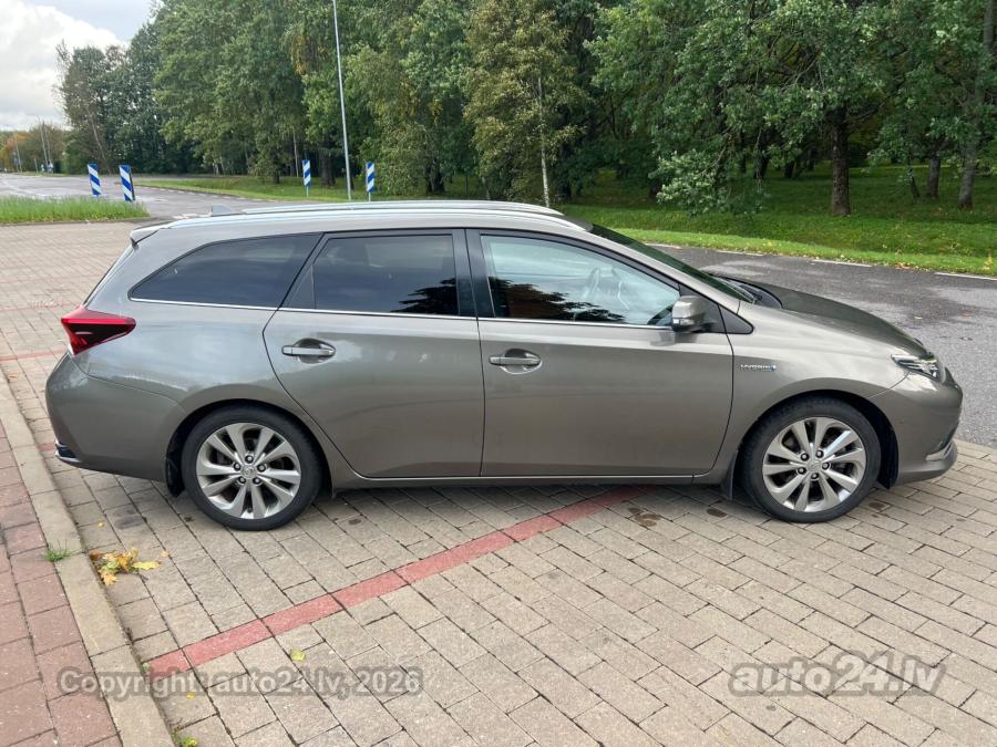 Pelēks Toyota Auris 2016 Pērnava, ar dzinēja tilpumu 1.80 L un nobraukumu 160 tūkst. km par 12999 €, foto 6 vietnē AUTOMOTO.COM.LV