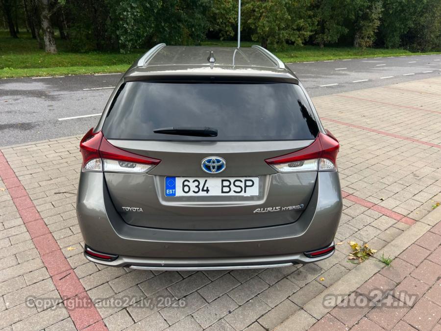 Pelēks Toyota Auris 2016 Pērnava, ar dzinēja tilpumu 1.80 L un nobraukumu 160 tūkst. km par 12999 €, foto 8 vietnē AUTOMOTO.COM.LV