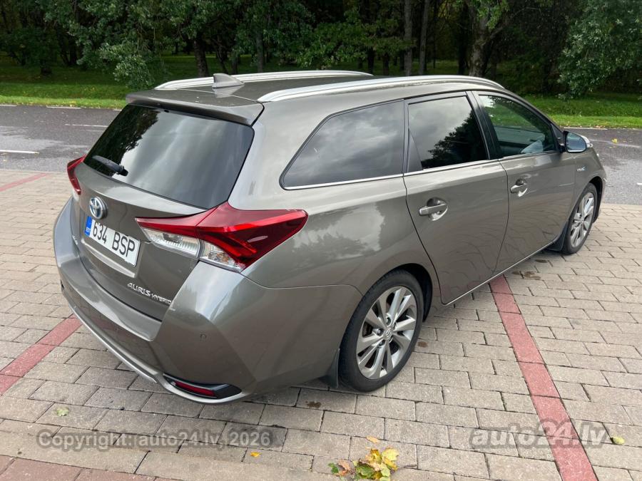 Pelēks Toyota Auris 2016 Pērnava, ar dzinēja tilpumu 1.80 L un nobraukumu 160 tūkst. km par 12999 €, foto 9 vietnē AUTOMOTO.COM.LV