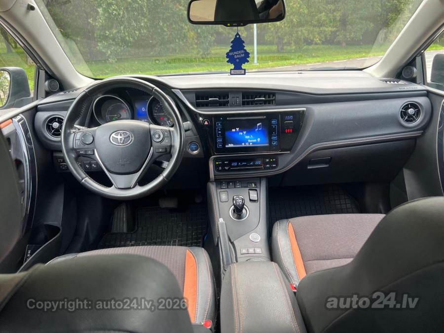 Pelēks Toyota Auris 2016 Pērnava, ar dzinēja tilpumu 1.80 L un nobraukumu 160 tūkst. km par 12999 €, foto 10 vietnē AUTOMOTO.COM.LV