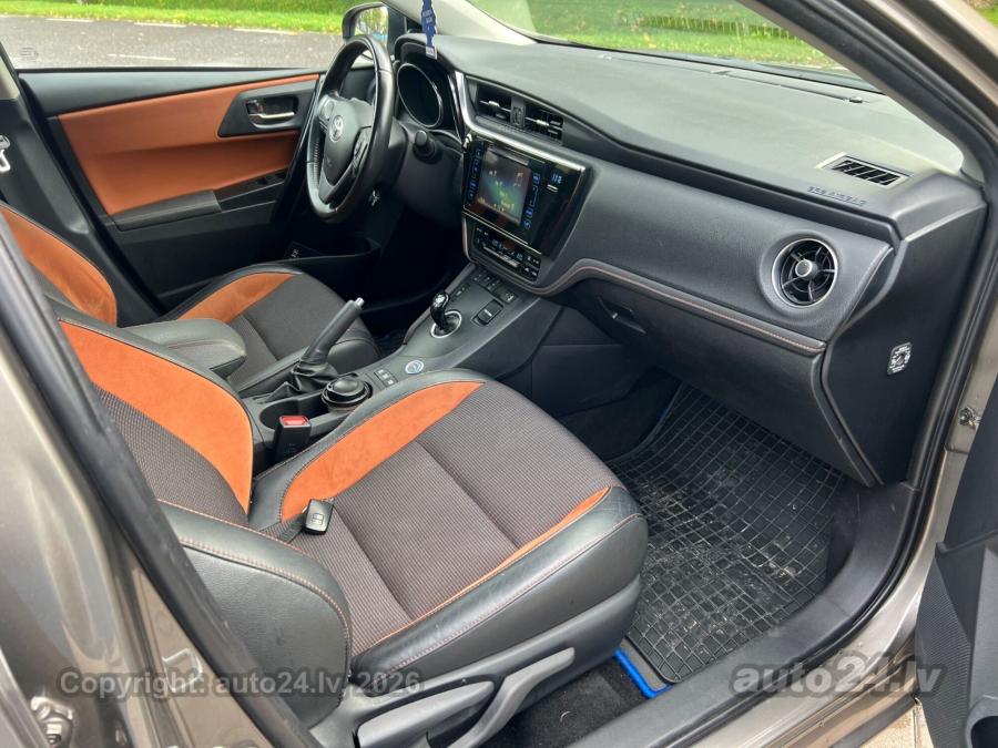 Pelēks Toyota Auris 2016 Pērnava, ar dzinēja tilpumu 1.80 L un nobraukumu 160 tūkst. km par 12999 €, foto 13 vietnē AUTOMOTO.COM.LV