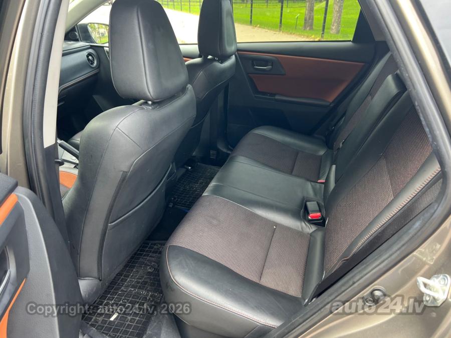 Pelēks Toyota Auris 2016 Pērnava, ar dzinēja tilpumu 1.80 L un nobraukumu 160 tūkst. km par 12999 €, foto 14 vietnē AUTOMOTO.COM.LV