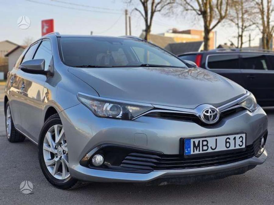 Grey Toyota Auris 2017 in Telschi, with an engine capacity of 1.60 L and mileage of 320 thousand km for 6600 €, photo 1 on AUTOMOTO.COM.LV