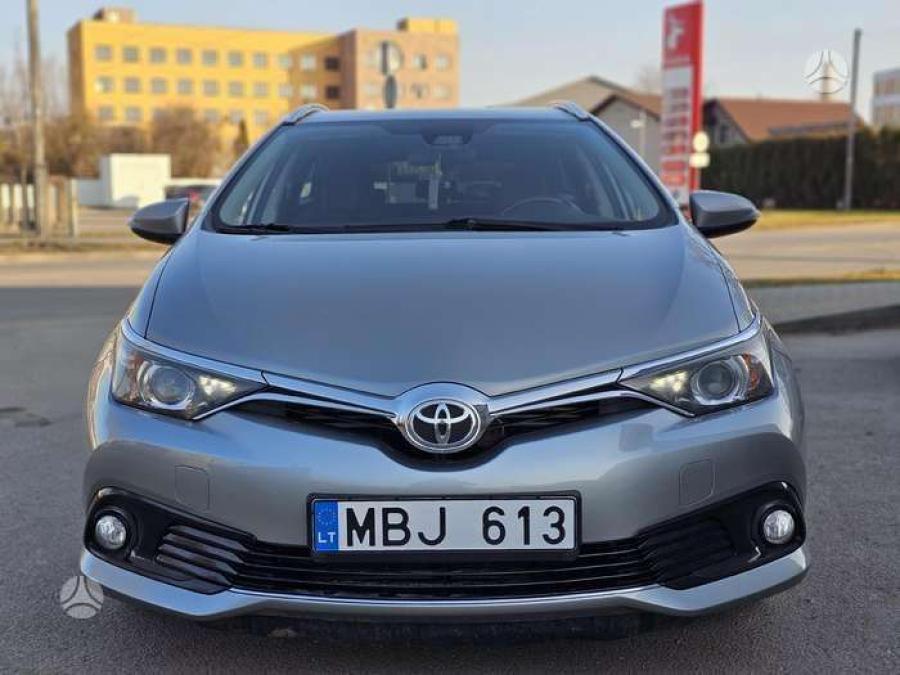 Grey Toyota Auris 2017 in Telschi, with an engine capacity of 1.60 L and mileage of 320 thousand km for 6600 €, photo 2 on AUTOMOTO.COM.LV